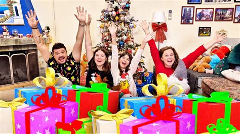 ΑΝΟΙΓΟΥΜΕ ΤΑ ΧΡΙΣΤΟΥΓΕΝΝΙΑΤΙΚΑ ΔΩΡΑ ΤΩΝ ΟΝΕΙΡΩΝ ΜΑΣ Youtube