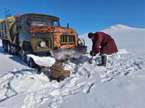 Өвөлжилт хүндэрсэн зургаан аймагт 70 гаруй цэргийн алба хаагч ажиллаж байна · Dorgio Mn