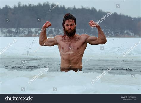 Im Genes De Naked On Snow Im Genes Fotos Y Vectores De Stock Shutterstock