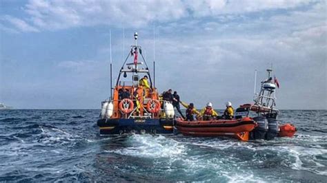 Спасиха двама ков идиоти при мащабна акция в открито море опитали да се гмуркат за миди снимки