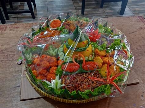 Aneka Tumpeng Cikajang Prasmanan