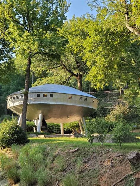 Theres A Real Life Ufo House Hidden In The Woods Of Tennessee