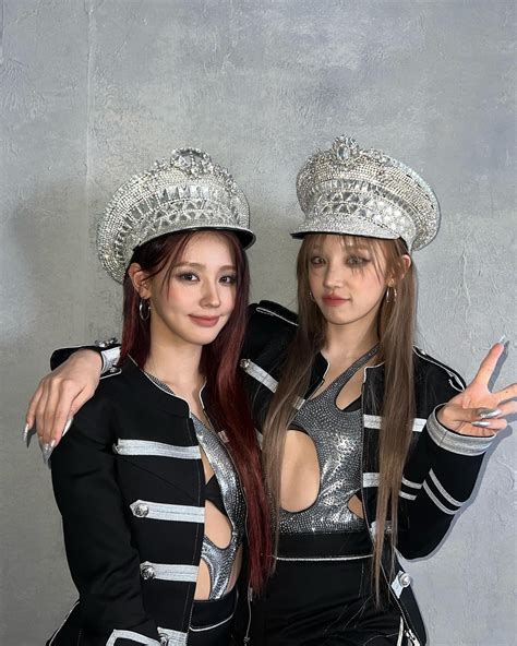 시원한 남극패션 은색 끈브라 매끈한 기립근 몸매 여자 아이들 미연 걸그룹 연예인 움짤저장소