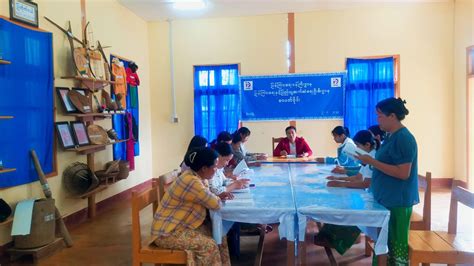 ခိုလမ်မြို့၊ Community Centre ခန်းမ၌ စာဖတ်ဝိုင်းဆောင်ရွက