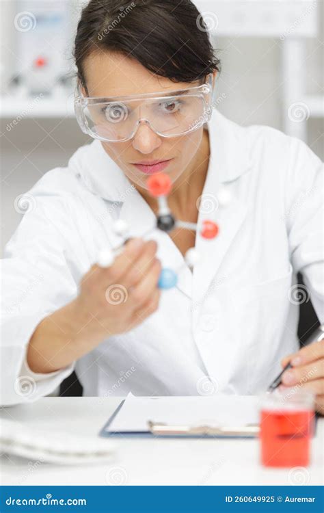 Woman Lab Analyst Working On New Drugs Stock Image Image Of Bacteria