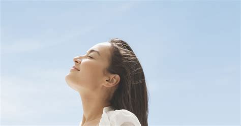 How To Choose The Best Sunscreen For Your Hair And Scalp