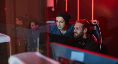 Razer Basilisk Vs Logitech G Differences What S Better Techie Buzz