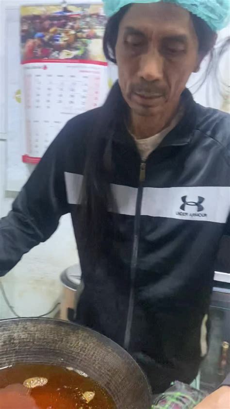 ခက်ခဲအမိအဖနဲ့ ခလေးငယ်တွေအတွက် ပုဇွန်ထုပ်ဆီပျံ မျှဝေတယ်ဆိုတာ အစားတလုပ်အတွက် အရသာရှိစေချင်တဲ့