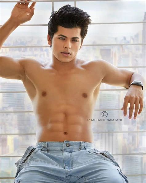 Pin De Diah Nanda Wulandari En The Siddharth Nigam Galanes