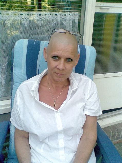 Hairdare Over50 Bald Smooth Headshave Closeshave Baldwoman