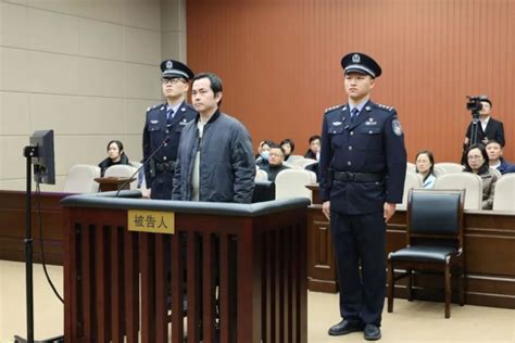 被控受贿超4000万杭州市临平区委原副书记区长施华淼受贿案一审开庭 界面新闻 快讯
