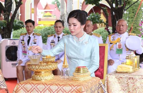 สยามมุรธาธร สยามมุรธาธร Added A New Photo