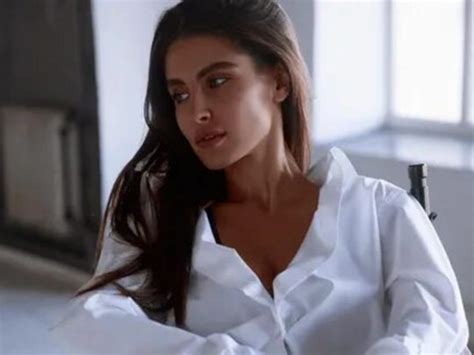 უკრაინის რადას ყოფილი დეპუტატის ცოლი 30 მილიონი დოლარით სავსე ჩემოდნებით უცხოეთში გადასვლას აპირებდა