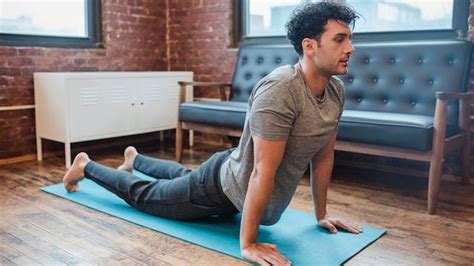 あなたのパートナーとのセックス活動をより楽しくするのを助けることができる6つのヨガのポーズ