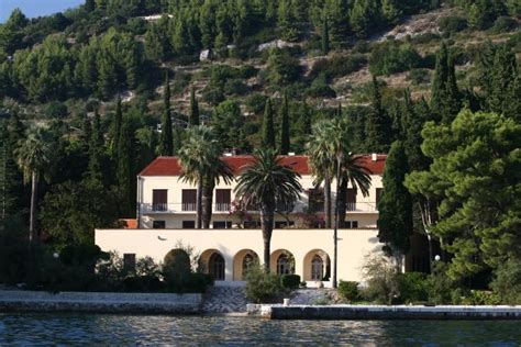 Vrijedna Titova Vila Za Vjenčanja I Umjetnike Pogledaj To