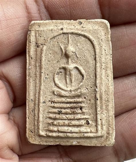 พระสมเด็จวัดเกศไชโย พิมพ์หกชั้นอกตัน Ennxo