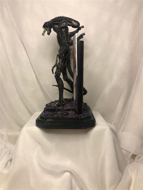 Aliens Xenomorph Statue Mr X Comics