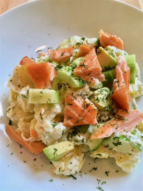 Sommerlicher Lachs Kartoffelsalat Nach Jamie Oliver Leckere Salate Lachs Gerichte Salat Mit