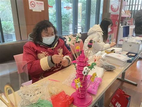 防疫药品、物资共享社区邻里这个新年爱心集市温暖人心！互助活动居民