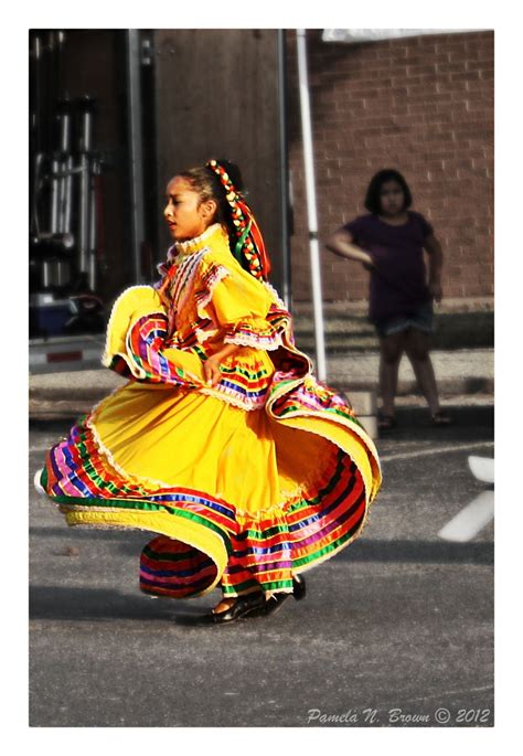 Folklorico Dancers Ballet Folklorico Street Artists Lets Dance