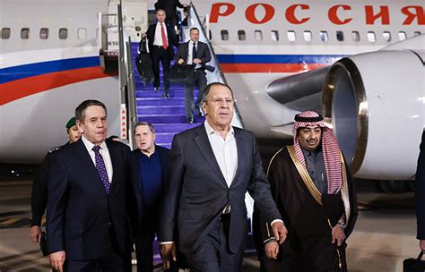 Переговоры делегаций РФ и США начались в Эр Рияде