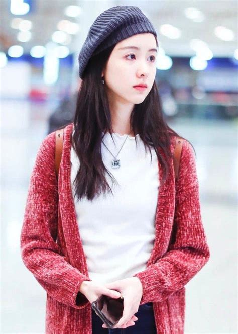 25歲的陳都靈，穿「珊瑚外套」現身，穿出18歲少女既視感！ 每日頭條
