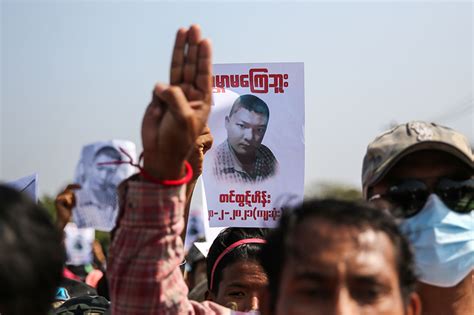 Dvb ရွှေပြည်သာတွင် ရဲတပ်ဖွဲ့က ပစ်ခတ်သတ်ဖြတ်ခဲ့သည့် ဦးတင်ထွဋ်ဟိန်း၏ ဈာပန