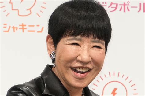 和田アキ子、「手術の退院and快気祝い」を藤原竜也が企画。密着ショット公開に「ステキな笑顔」「ラブラブ」と反響【画像】