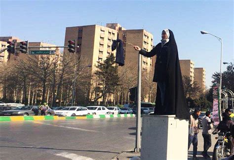 دختران خیابان انقلاب؛ نتیجه کم کاری ما