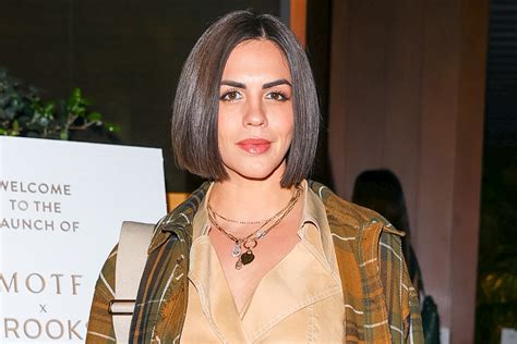 Katie Maloneys Short Bob Haircut Styled With Side Part And Curls