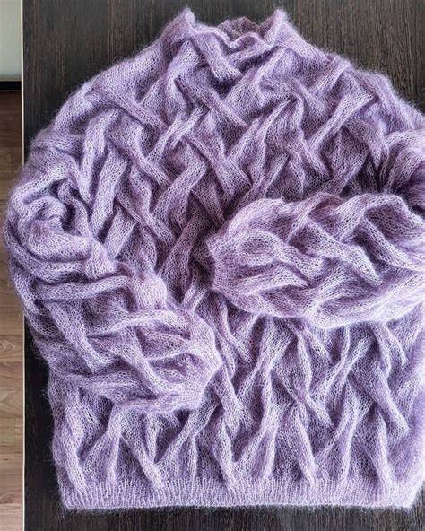 Стильная вязаная шапка