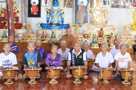 31 03 2 หลวงพ่อมานพ พุทธครุโต สถานธรรมพุทธครุการามตาดเค็ง Facebook