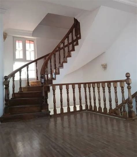 ساخت انواع سازه های چوبی در گیلان لاهیجان صنایع چوب برزین پله پیچ