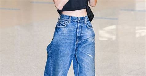 [사진]블랙핑크 로제 우아한 손인사