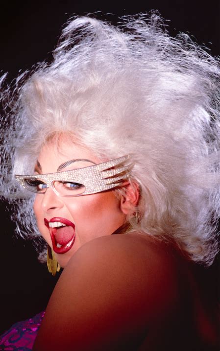 La Casa Loewe Recuerda La Figura De Divine En Una Retrospectiva