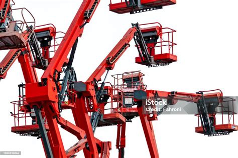 관절 붐 리프트 공중 플랫폼 리프트 흰색 배경에 고립 된 텔레스코픽 붐 리프트 임대 및 판매를위한 모바일 건설 크레인 유지 보수 및 수리 붐 리프트 서비스 크레인 대리점