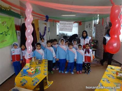 تزیین کلاس برای دهه فجر و 22 بهمن با روش های ساده و زیبا