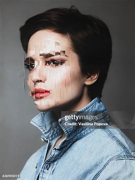 Contorted Pose Fotografías E Imágenes De Stock Getty Images