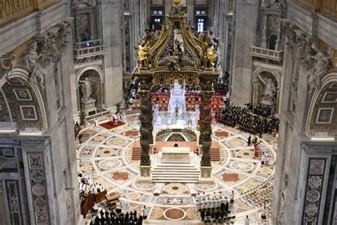 Телото на папата Франциск ќе биде преместено во базиликата Свети Петар за јавноста да му оддаде