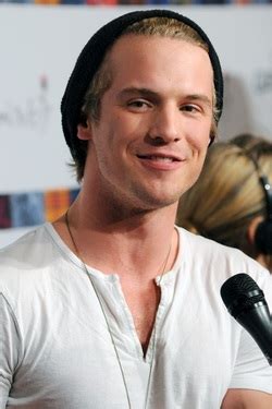 Freddie Stroma Pitch Perfect