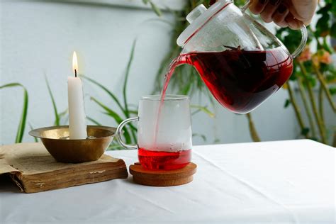 고요한 나무 코스터 느슨한 잎차 단순한 생활 독서하는 독창적 인 따뜻한 빛 라이프스타일 명상 미니멀리스트 장식