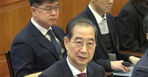 계엄 선포 전 ‘5분 국무회의 한덕수 국무총리 “형식적·실체적 흠결”