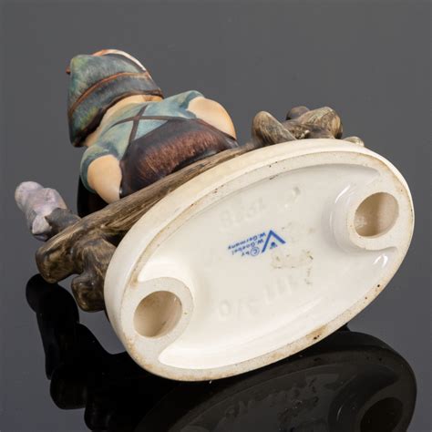 Статуэтка Мальчик на заборе фарфор роспись Goebel Гёбель Западная Германия 1964 1972 гг