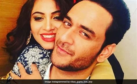 bigg boss 11 vikas gupta will reportedly divide prize money between arshi khan and jyoti kumari