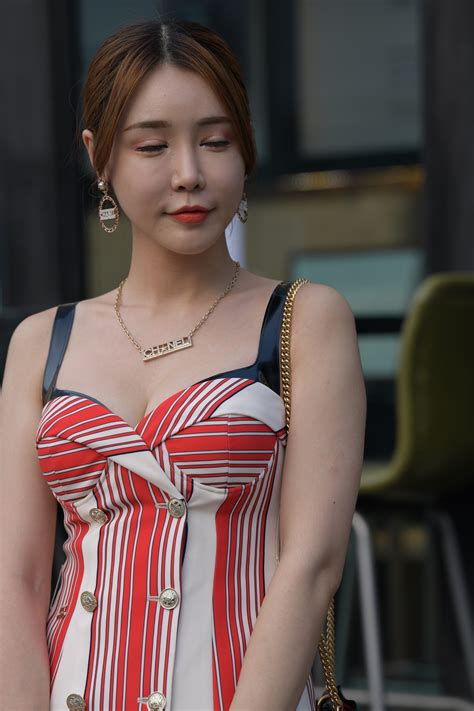 훈훈의 작품 달콤한 미소를 지닌 아름다운 여성들 V2ph