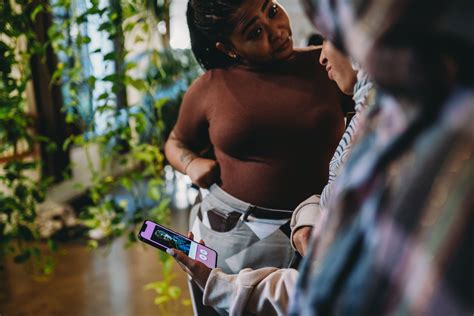 Woman Exposes Body Shaming Message From Tinder Match In Viral Tiktok
