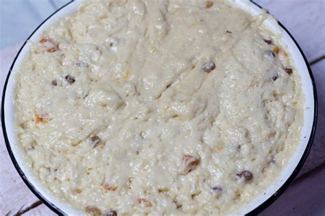 냄비에 마른 과일을 가진 부활절 케이크를 위한 효모 반죽 러시아에 대한 스톡 사진 및 기타 이미지 러시아 반죽 주식 배경 주제 Istock