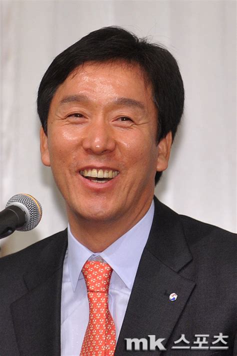 포토 대한항공 신영철 감독 `밝은 미소에 자신감 충만` Mk스포츠