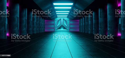 과학 Fi 미래의 어두운 Alienship 현대 반사 복도 빈 터널 콘크리트 타일된 바닥 및 콘크리트 큰 열과 파란색 조명 기술 배경 개념 3d 렌더링 0명에 대한 스톡