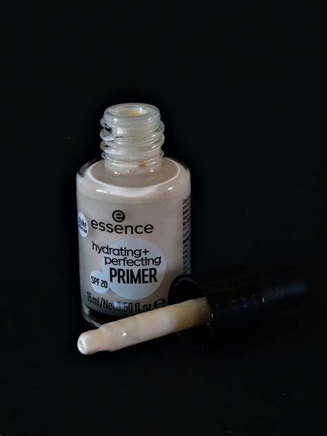 Tessas Colourful World Review Essence Hydrating Perfecting Primer